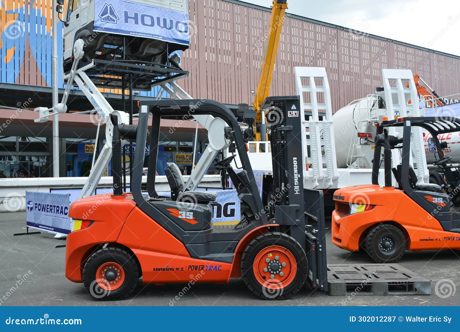 Lonking Forklift at Philconstruct in Pasay, Philippines Editorial ...