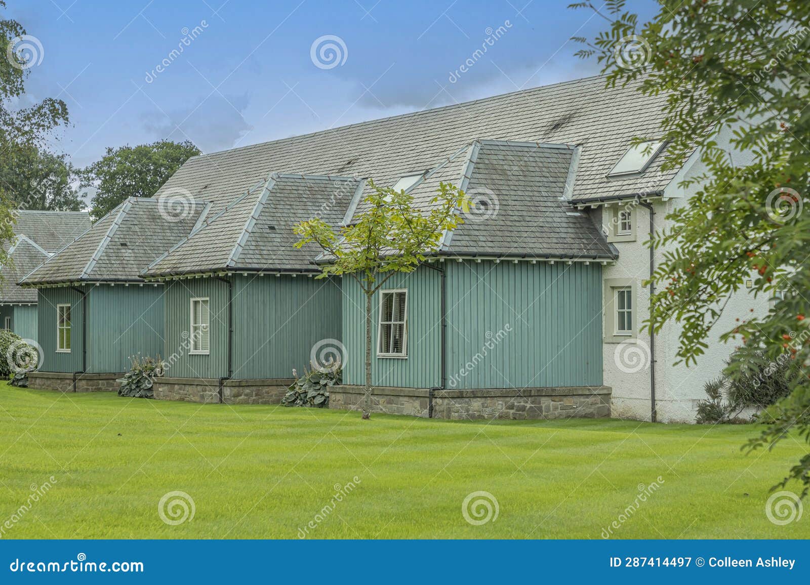 Looking at the Back of a Row of Scottish Cottages Stock Image - Image ...
