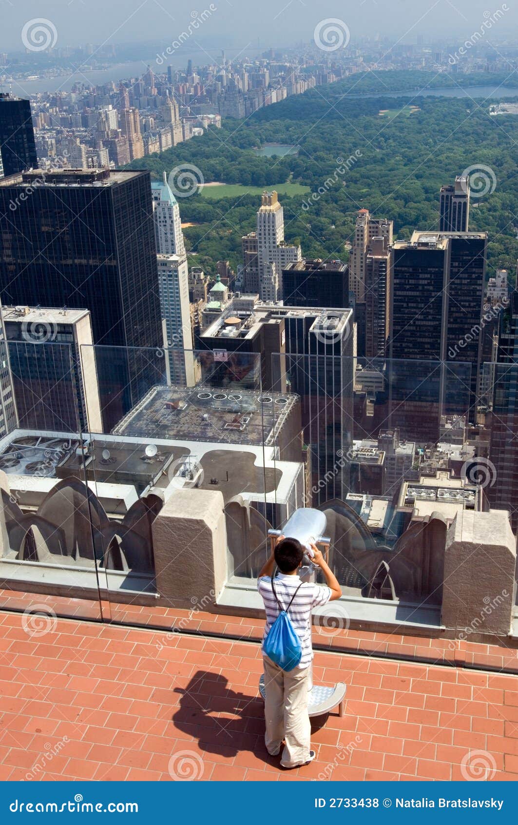 Looking at New York editorial stock photo. Image of culture - 2733438
