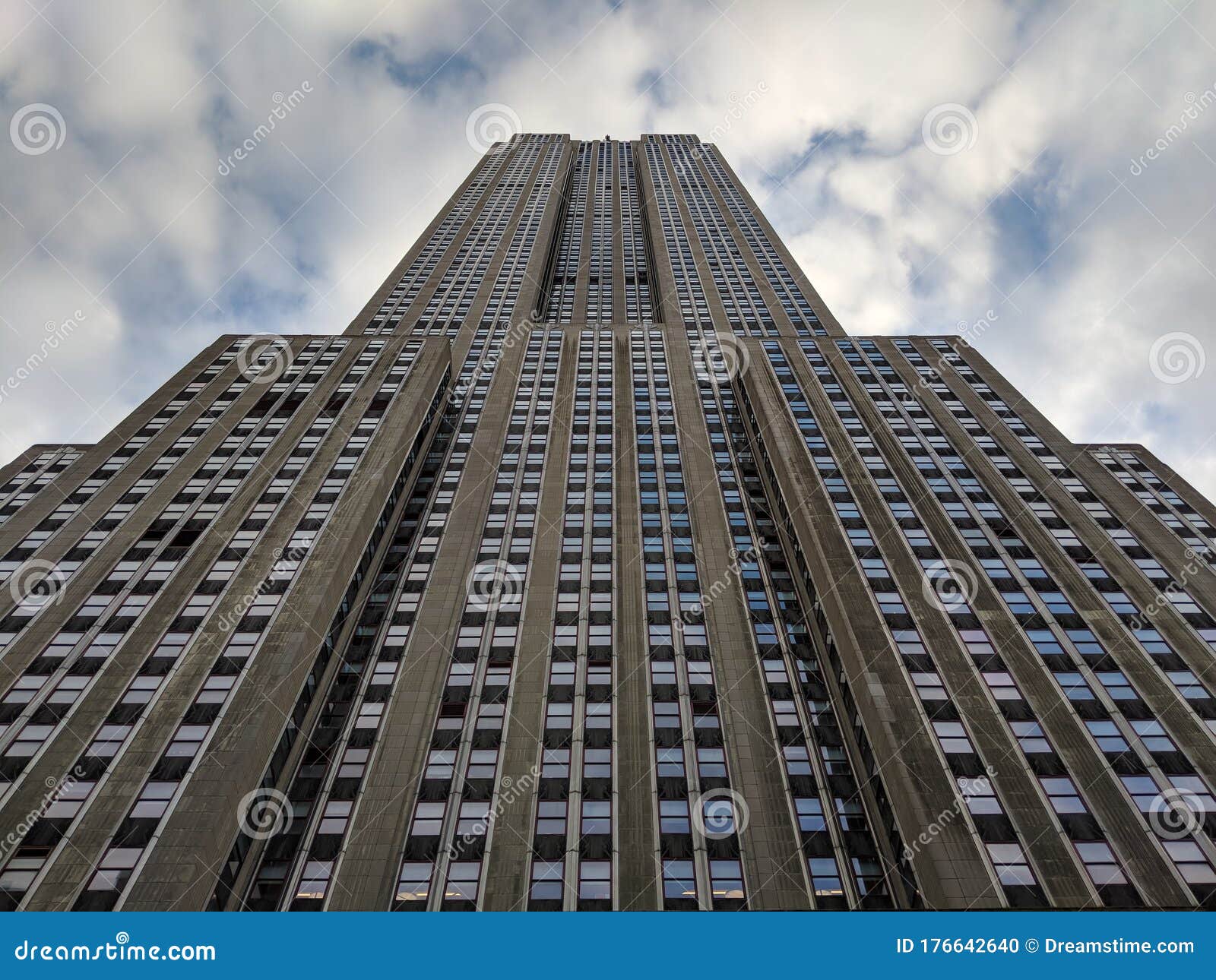 Looking Up at the Empire State Building Editorial Image - Image of ...
