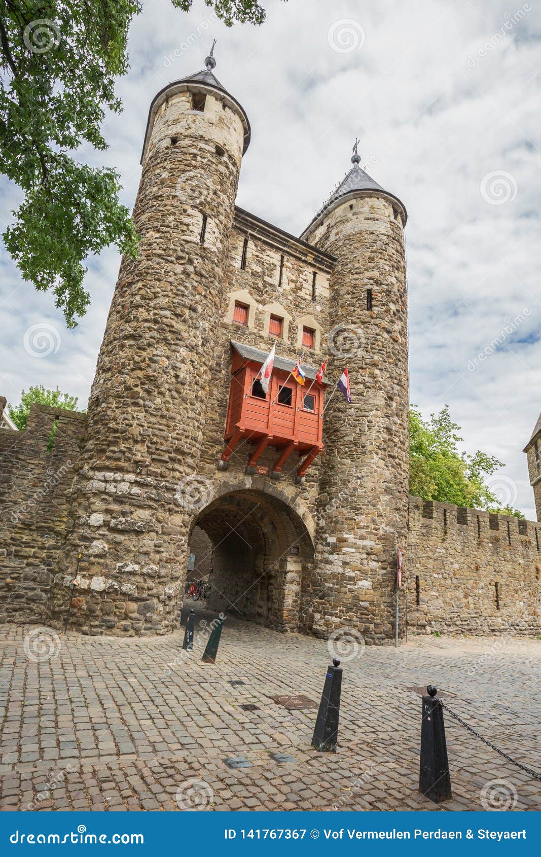 Looking Up at the Hell`s Gate Stock Image - Image of entrance, culture ...