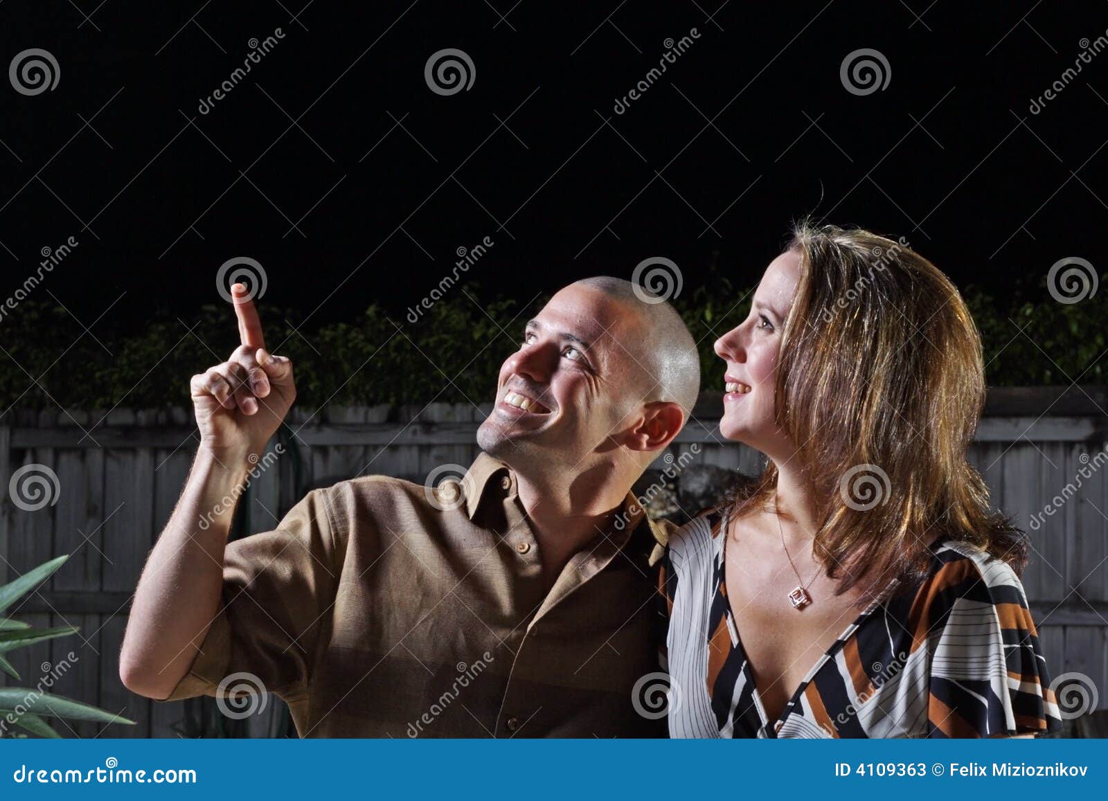 Looning en la luz imagen de archivo. Imagen de mirada - 4109363