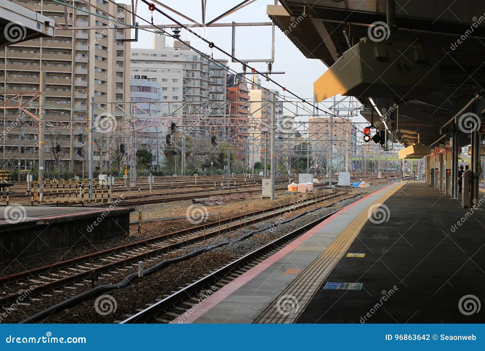 Loop Line in Osaka, Japan Osaka Station Editorial Photography - Image ...
