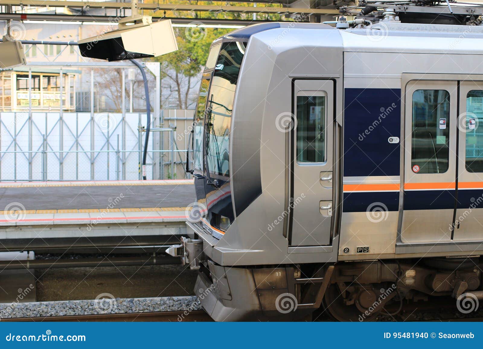 Loop Line in Osaka, Japan Osaka Station Editorial Image - Image of ...