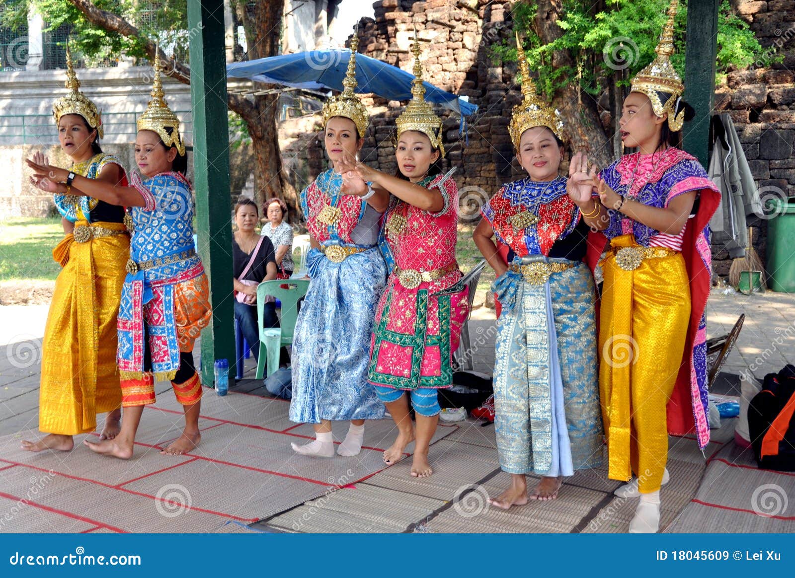 Lop Buri, Thailand - May, 29, 2022 : Buddha Statue At Wat Chaiyo ...