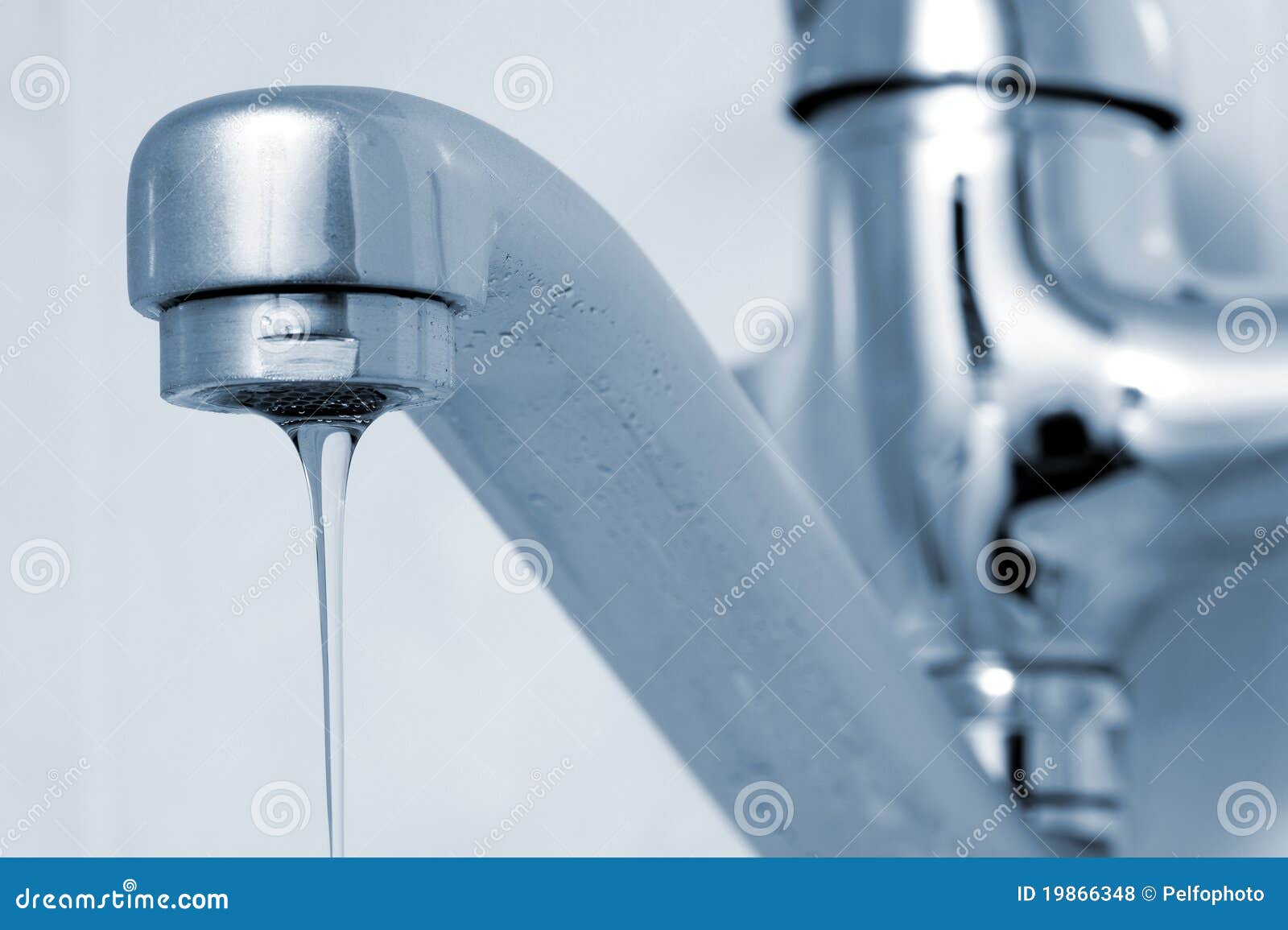 Lopend leidingwater stock foto. Image of fruitig, binnen - 19866348