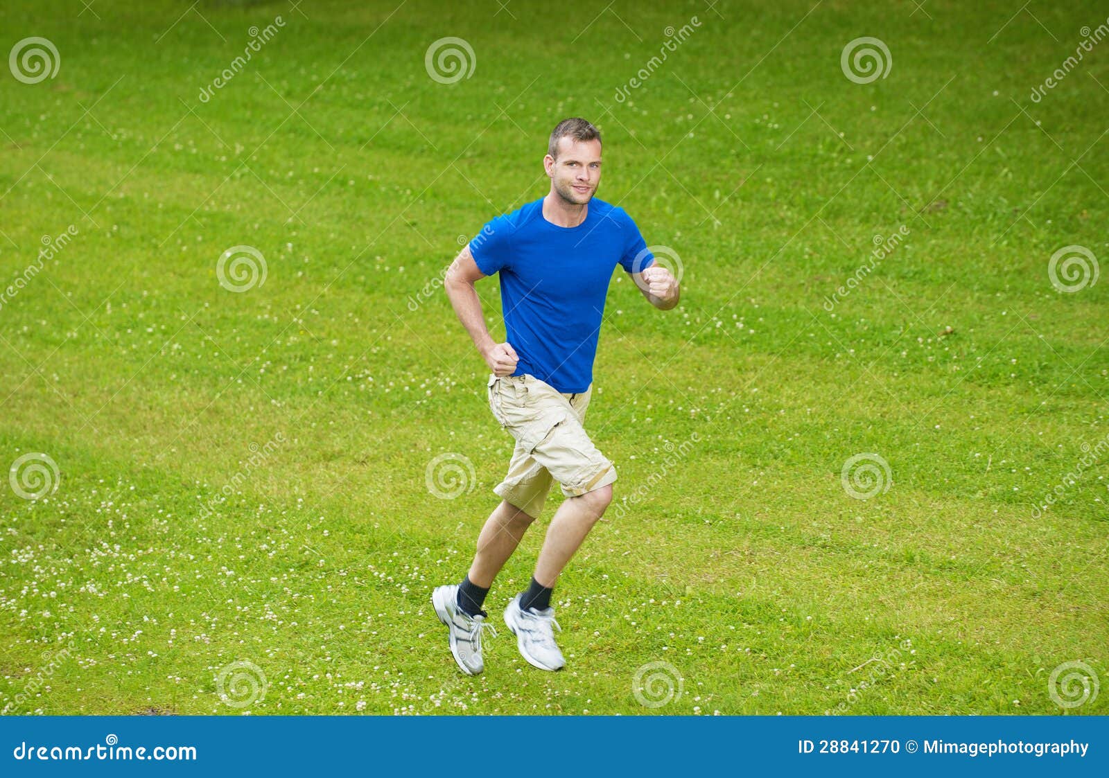 Lopende Mens stock foto. Image of energie, alleen, atleet - 28841270