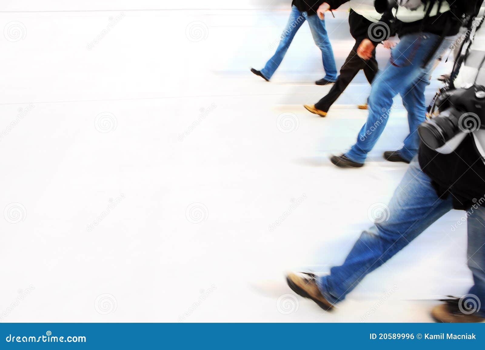 Lopende mensen stock foto. Image of tafereel, groep, forens - 20589996