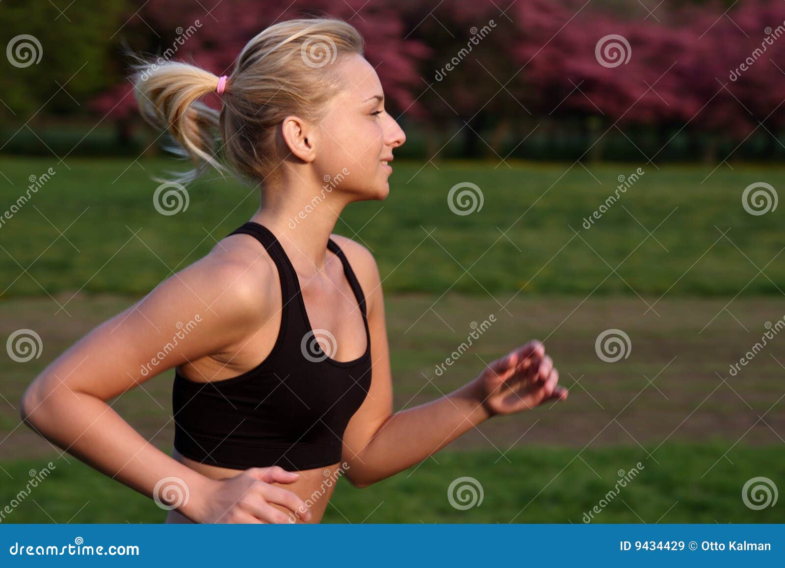 Lopende vrouw stock afbeelding. Image of geschiktheid - 9434429