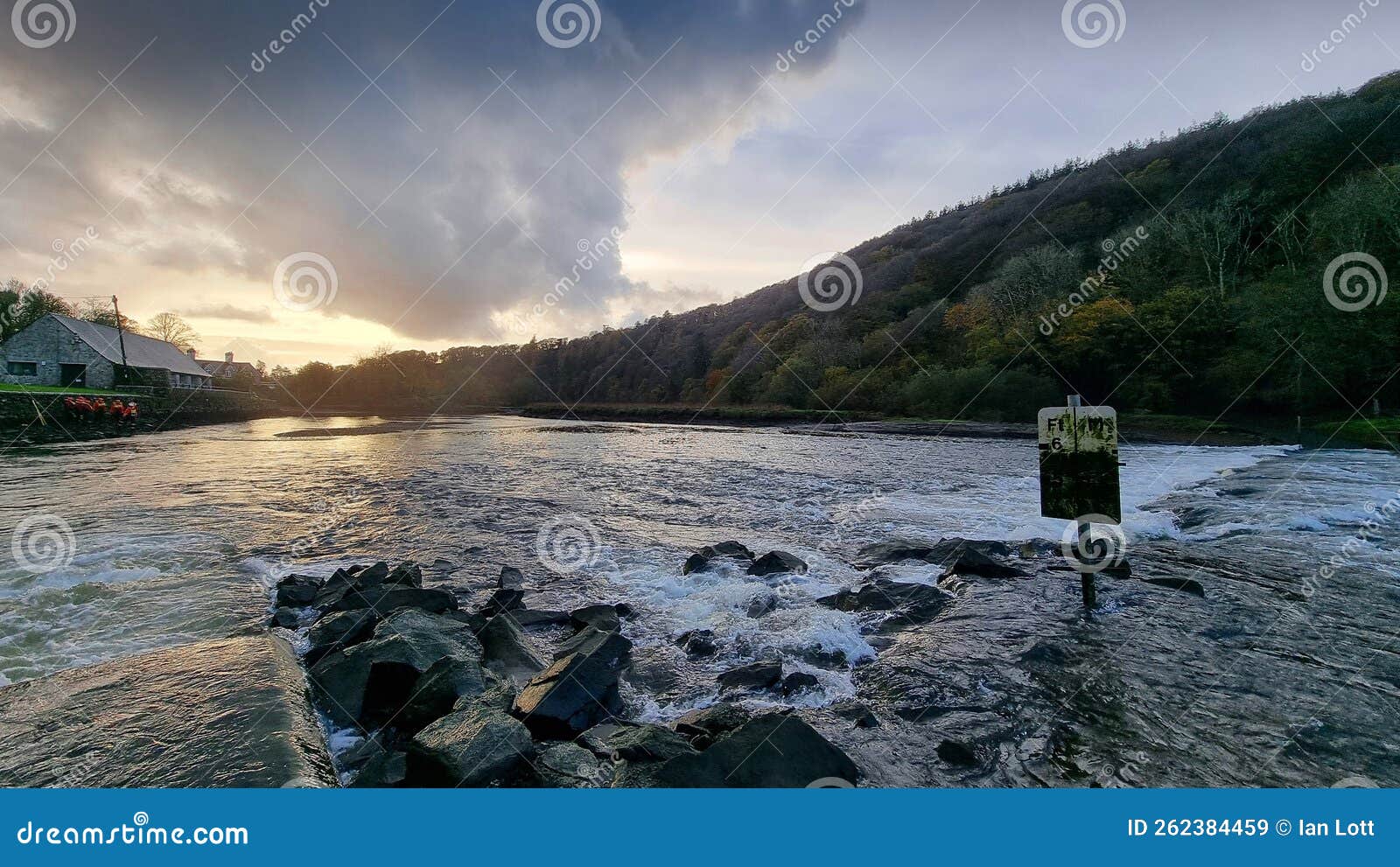 Lopwell Dam, River Tavy , Devon Stock Image - Image of lake, reservoir ...