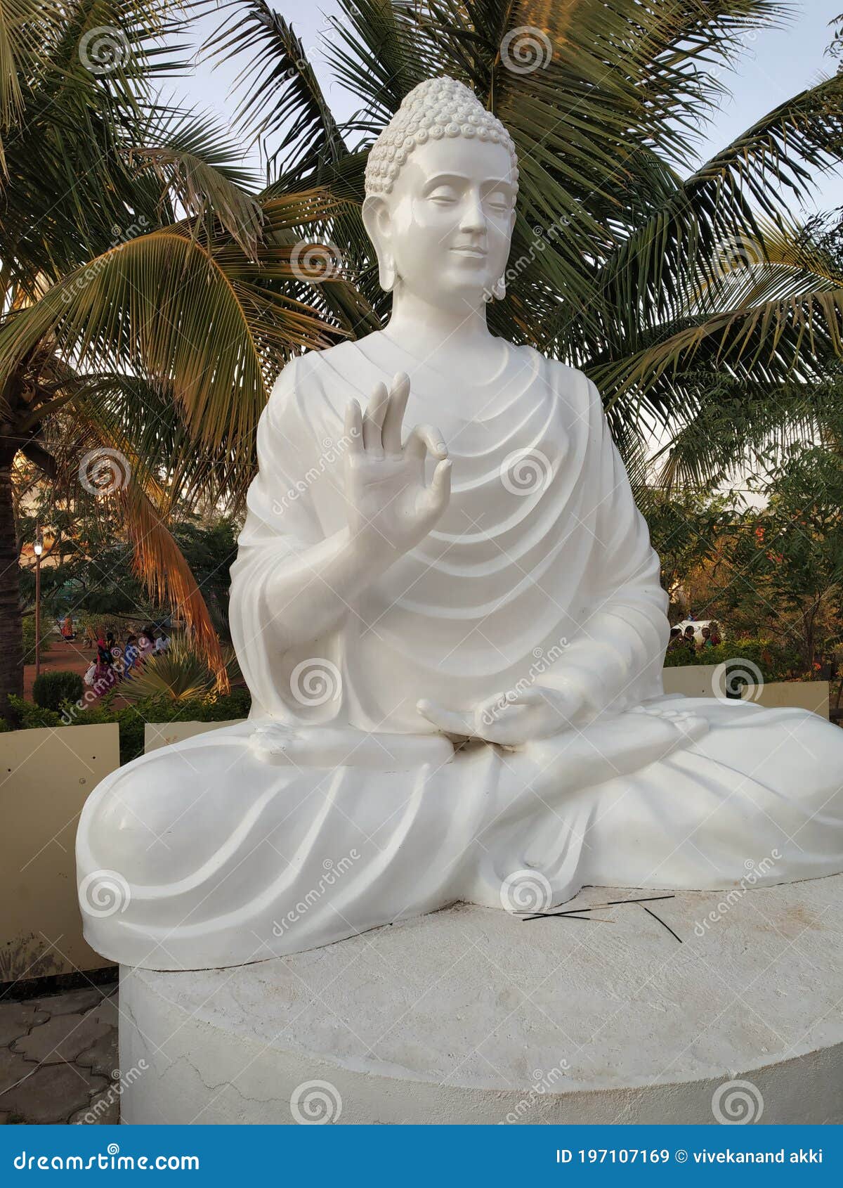 Lord budda stachu stock image. Image of tree, clothing - 197107169