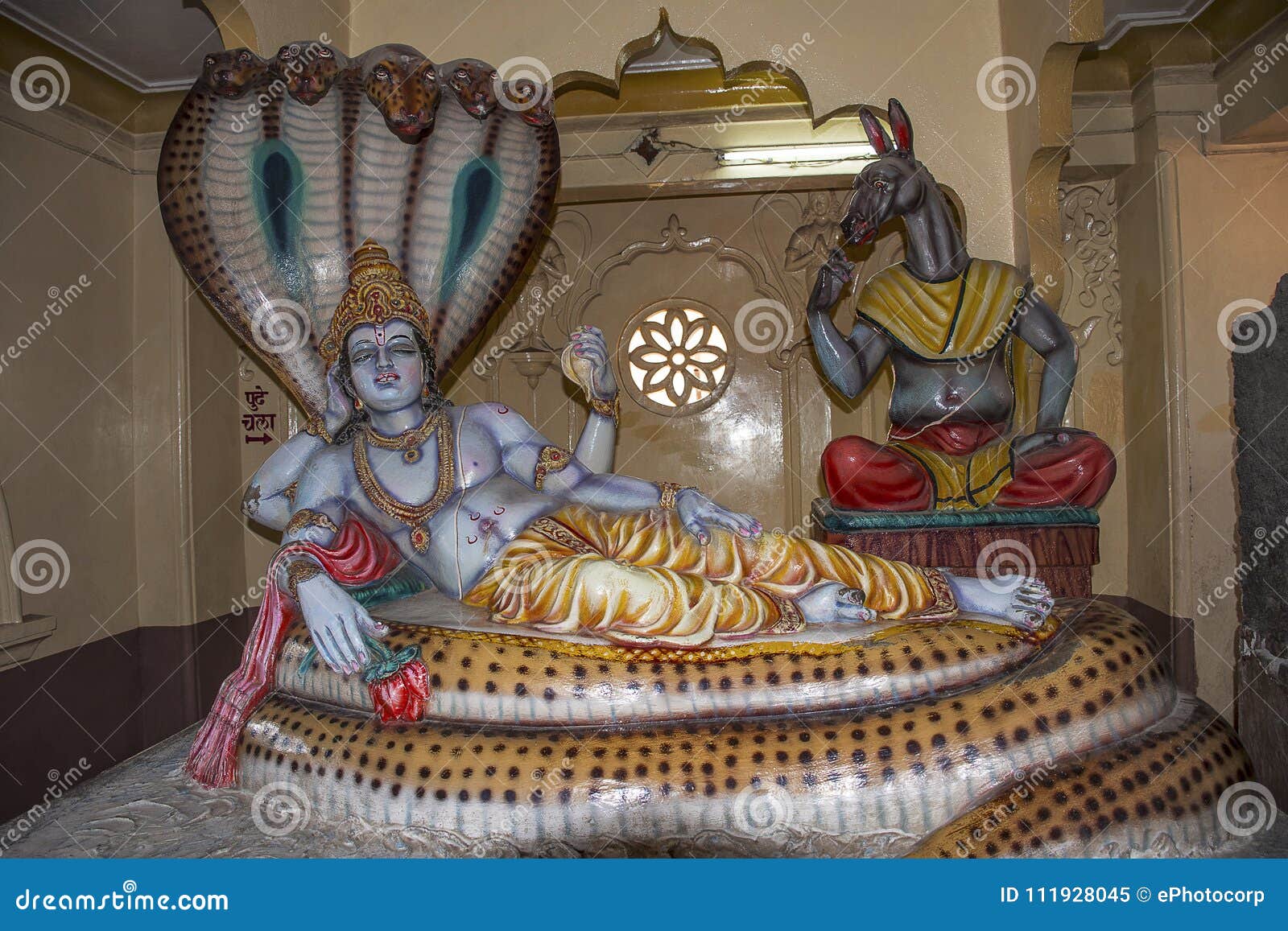 Lord Vishnu Sur Le Serpent Maths De Kaikadi Maharaj Image stock - Image ...