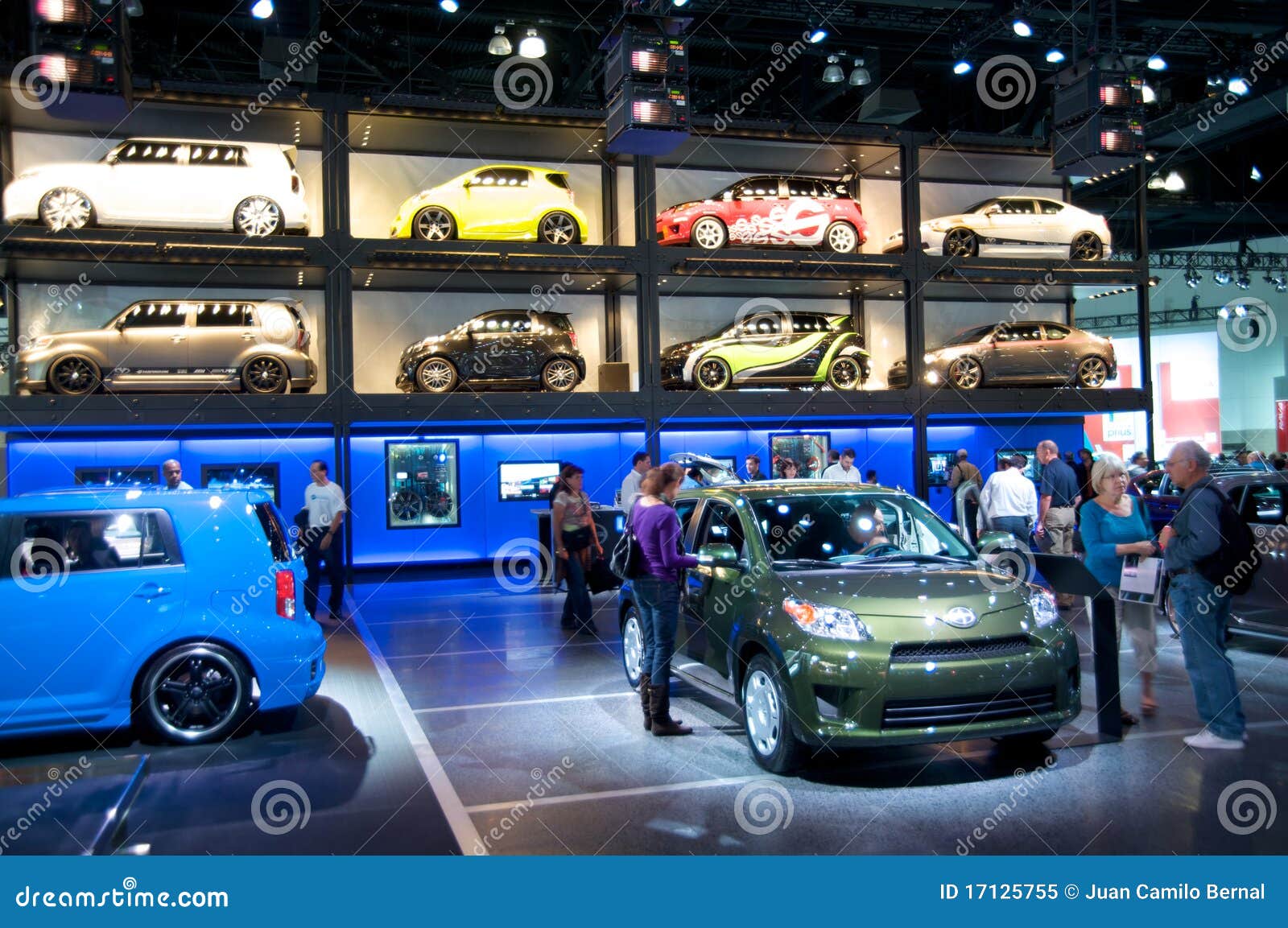 Los Angeles Auto Show editorial image. Image of exhibition - 17125755