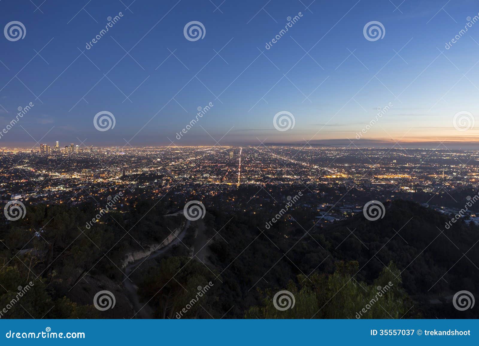 Los Angeles Basin Dusk stock image. Image of neighborhood - 35557037