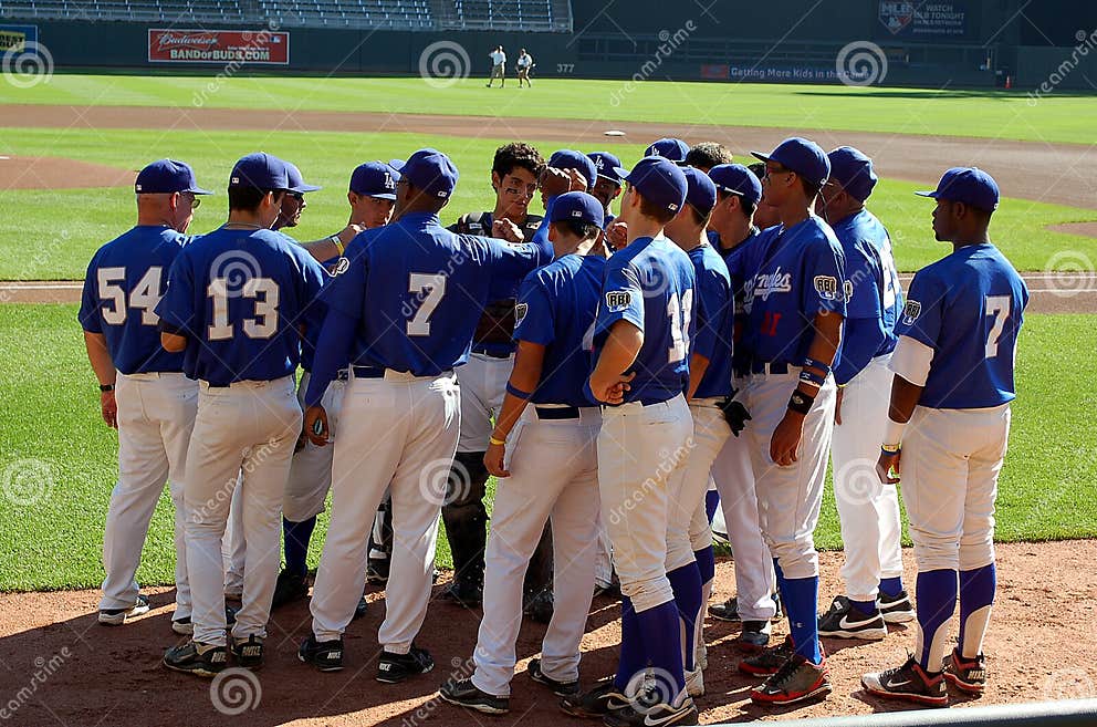 Los Angeles Team editorial photography. Image of huddle - 20728627