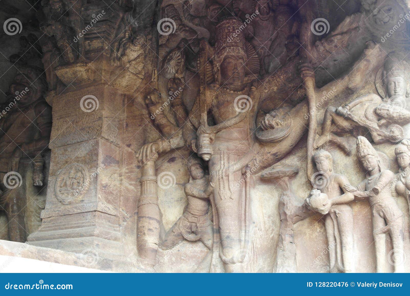 Los Bajorrelieves Que Adornan Las Paredes Y Las Columnas De Los Templos ...