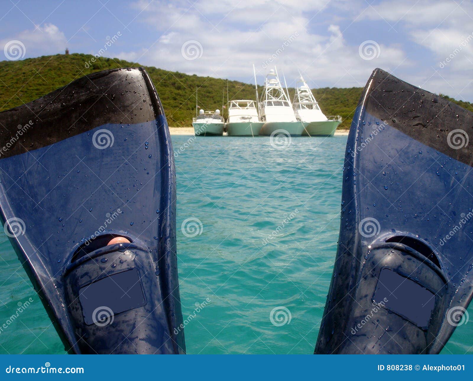 Los Barcos Ven Entre Las Aletas Foto de archivo - Imagen de recorrido ...