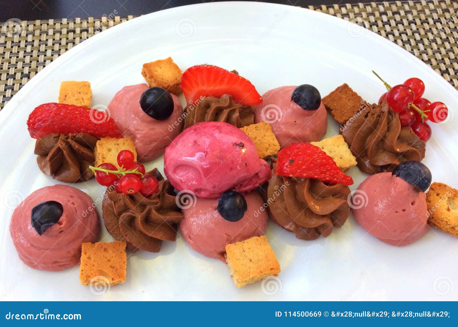 Los colores del postre imagen de archivo. Imagen de postre - 114500669