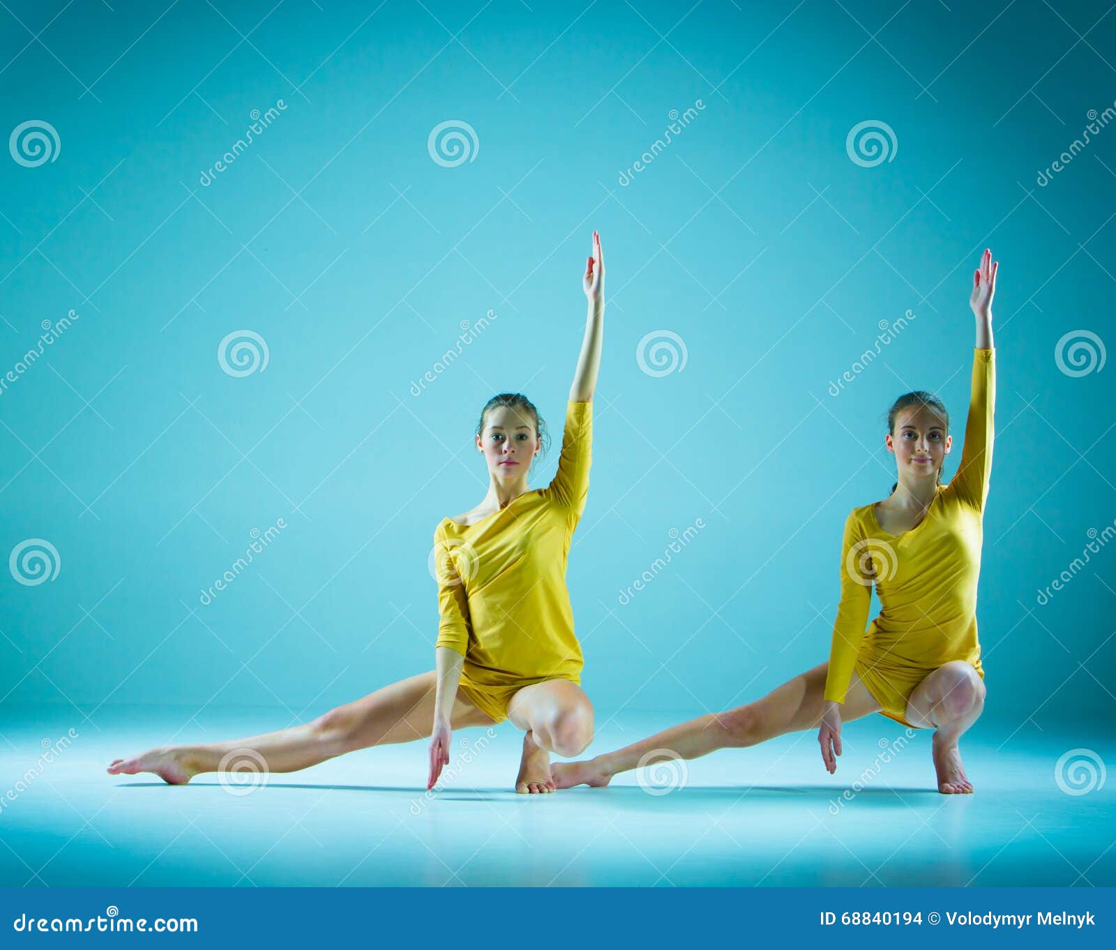 Los Dos Bailarines De Ballet Moderno Foto de archivo - Imagen de ...