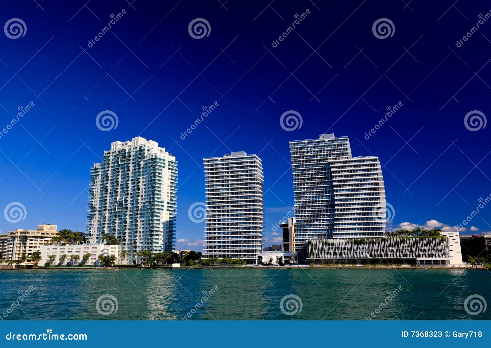 Los Edificios Altos En Miami Beach Imagen de archivo - Imagen de ...