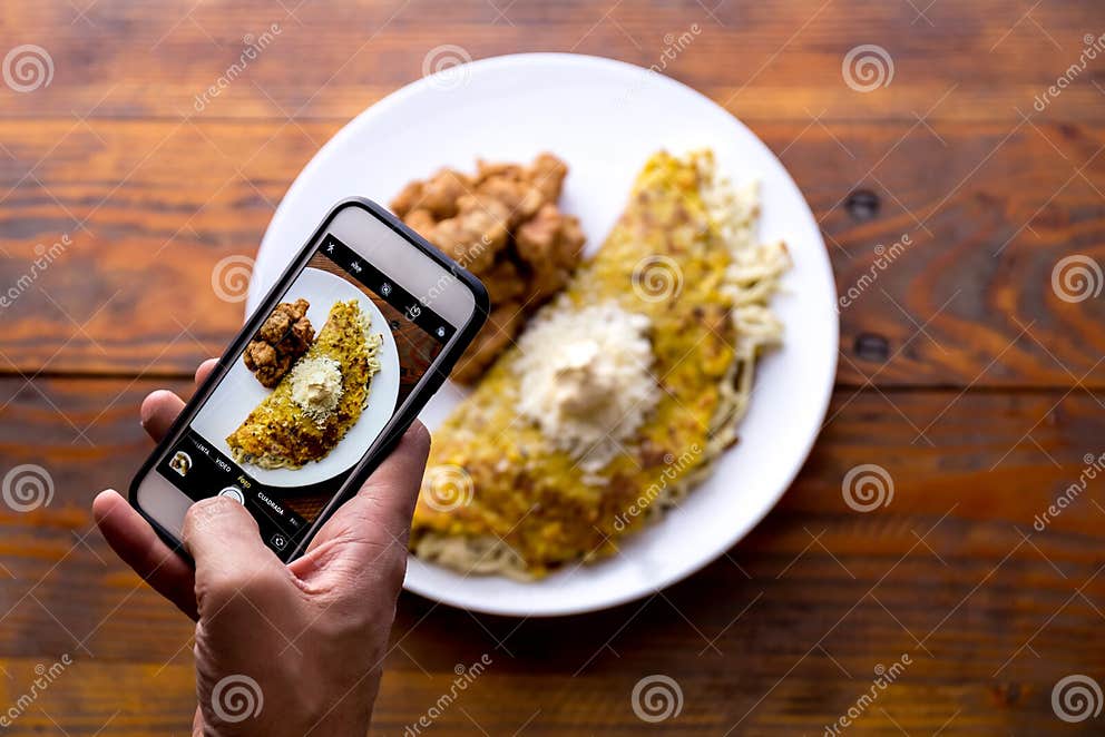 Los Hombres Dan Tomar La Foto De La Comida De CACHAPA VENEZOLANO Por El ... Los Hombres Dan Tomar La Foto De La Comida De CACHAPA VENEZOLANO Por El ...