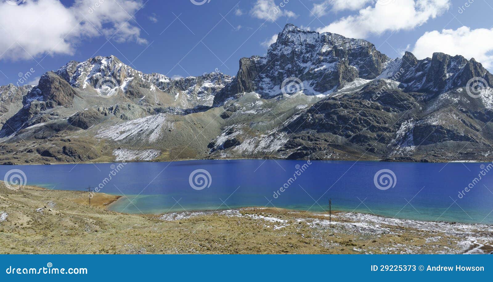Los lagos azules de Ticlio imagen de archivo. Imagen de casquillo ...