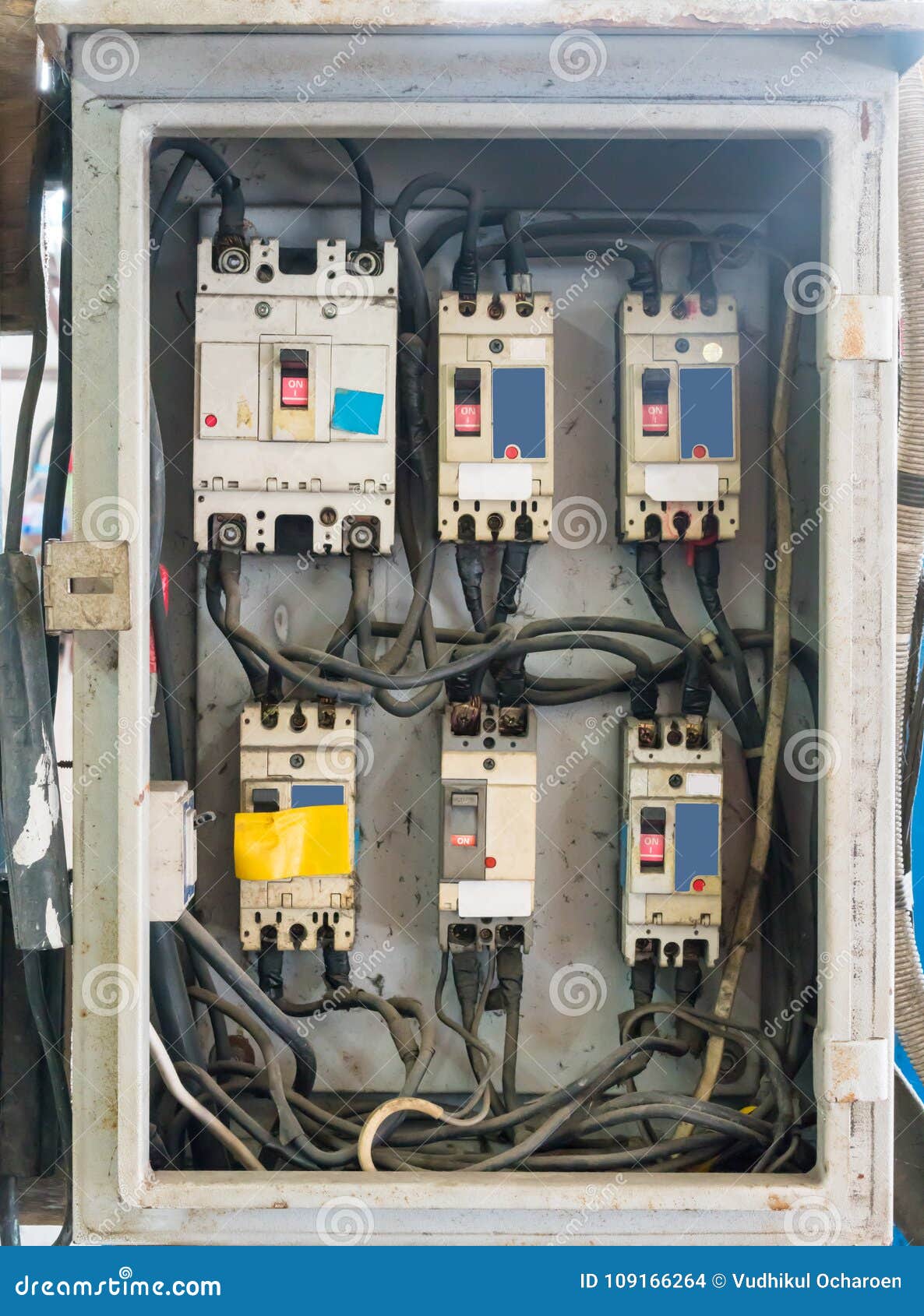 Los Paneles Eléctricos, Controles E Interruptores En La Caja Foto de ...