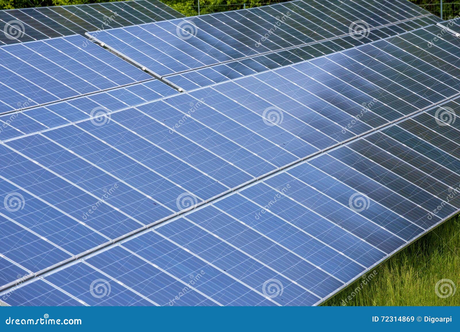 Los Paneles Solares Grandes Imagen de archivo - Imagen de tierra ...