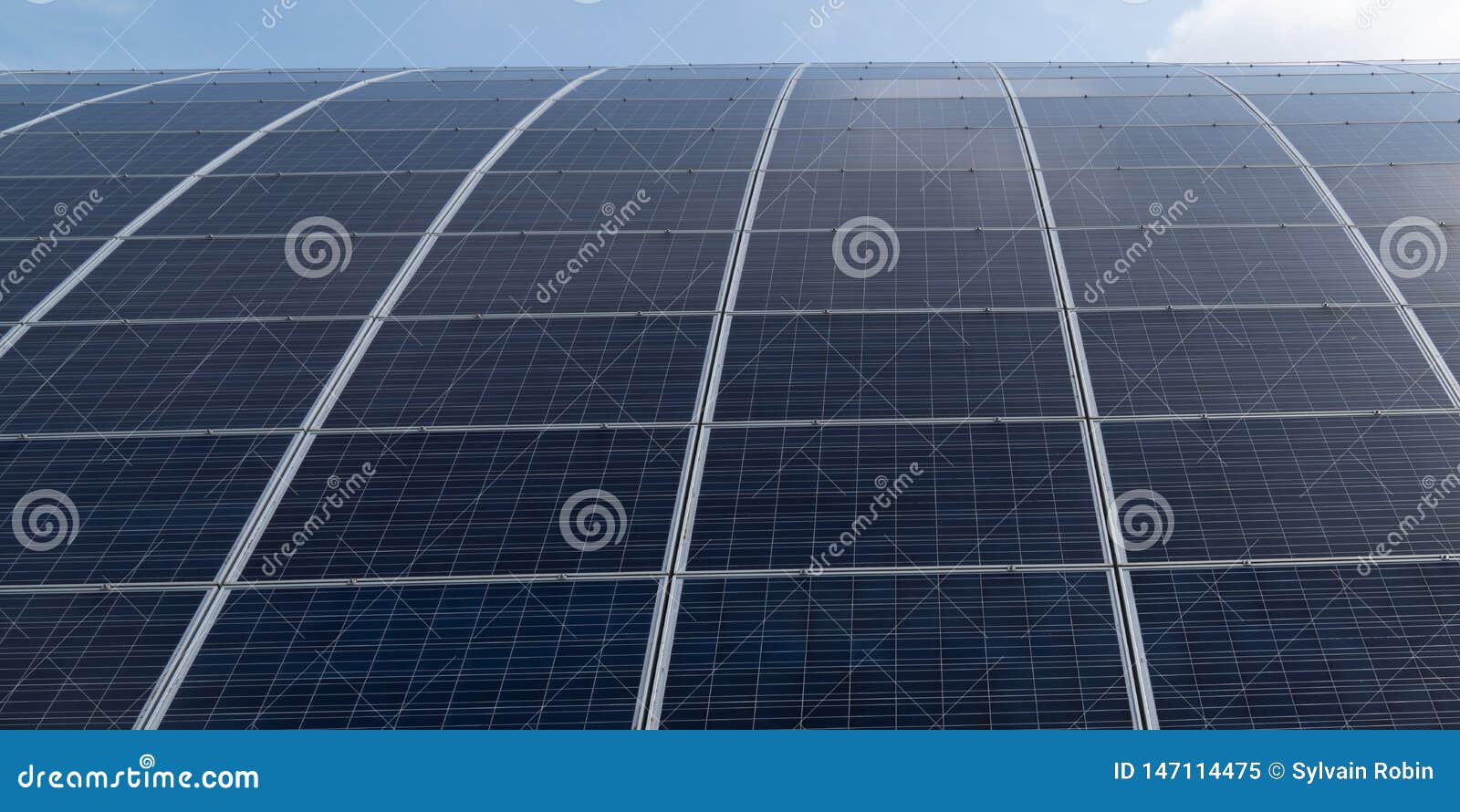 Los Paneles Solares Modernos Redondos En Luz Del Sol Imagen de archivo ...