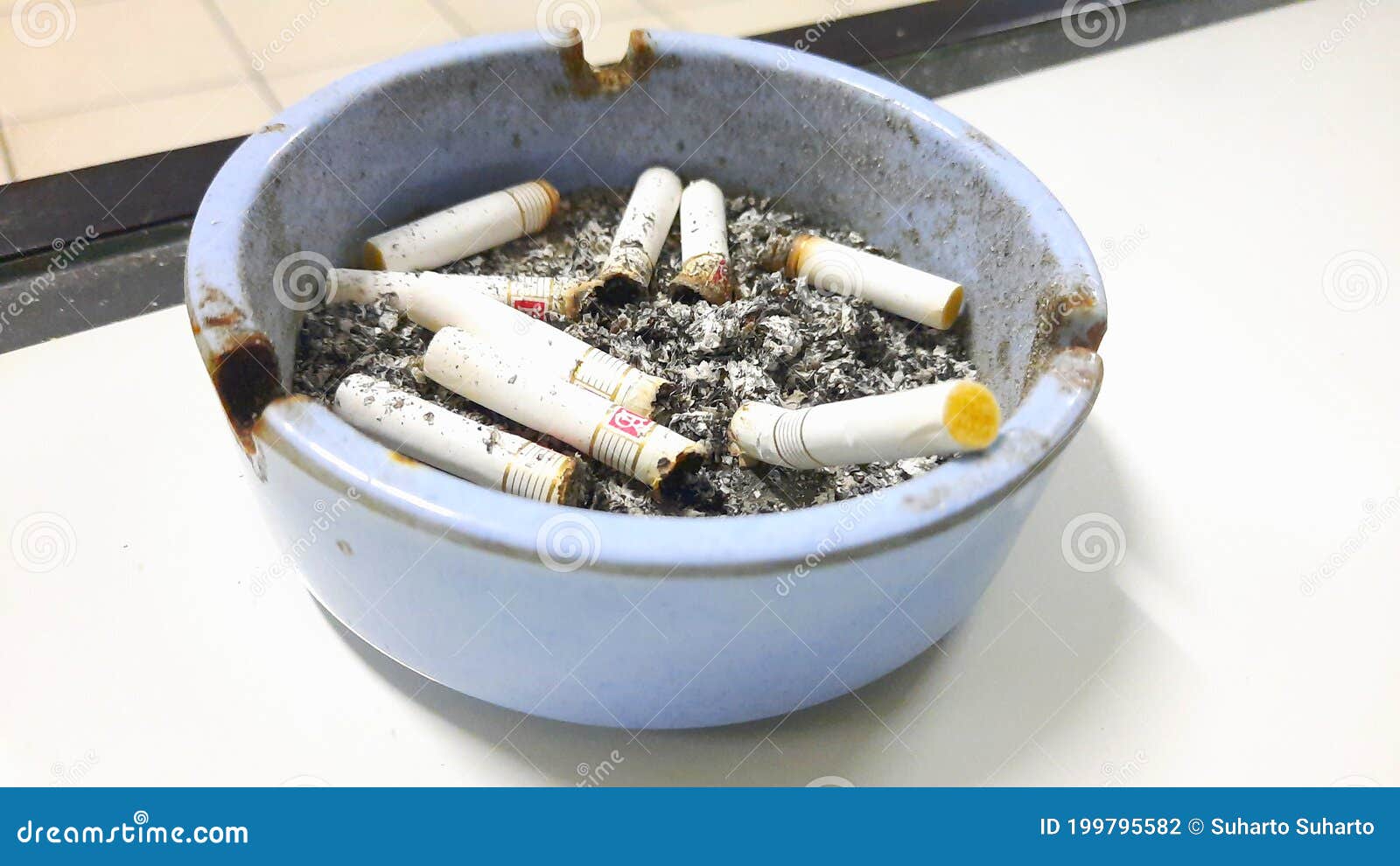 Los Peligros De Fumar Para Nuestra Salud Foto de archivo - Imagen de ...