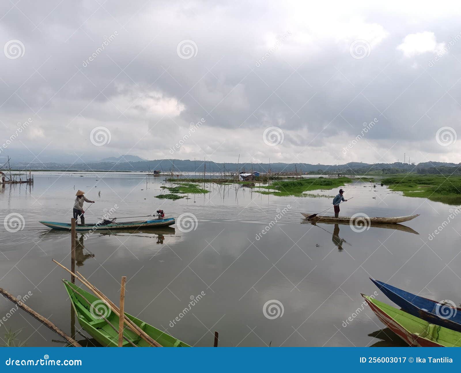 Los Pescadores Van a Casa De La Pesca Imagen de archivo - Imagen de ...
