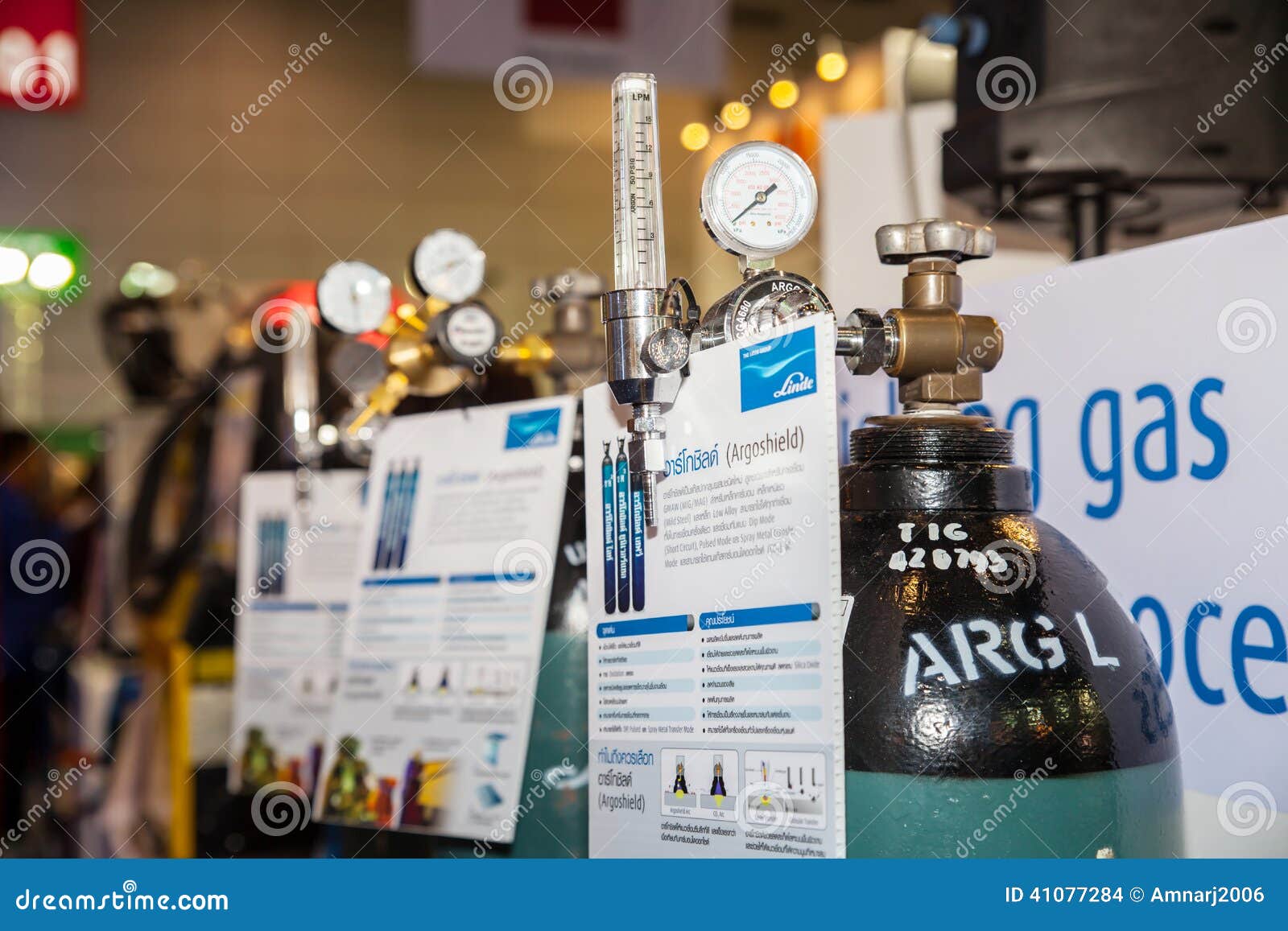 Los tanques de Argoshield imagen de archivo editorial. Imagen de marcar ...