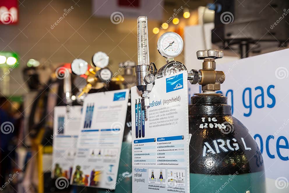 Los tanques de Argoshield imagen de archivo editorial. Imagen de marcar ...