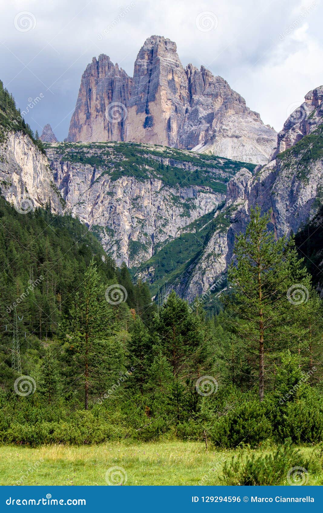 Los Tres Picos De Lavaredo, Italia Foto de archivo - Imagen de turismo ...