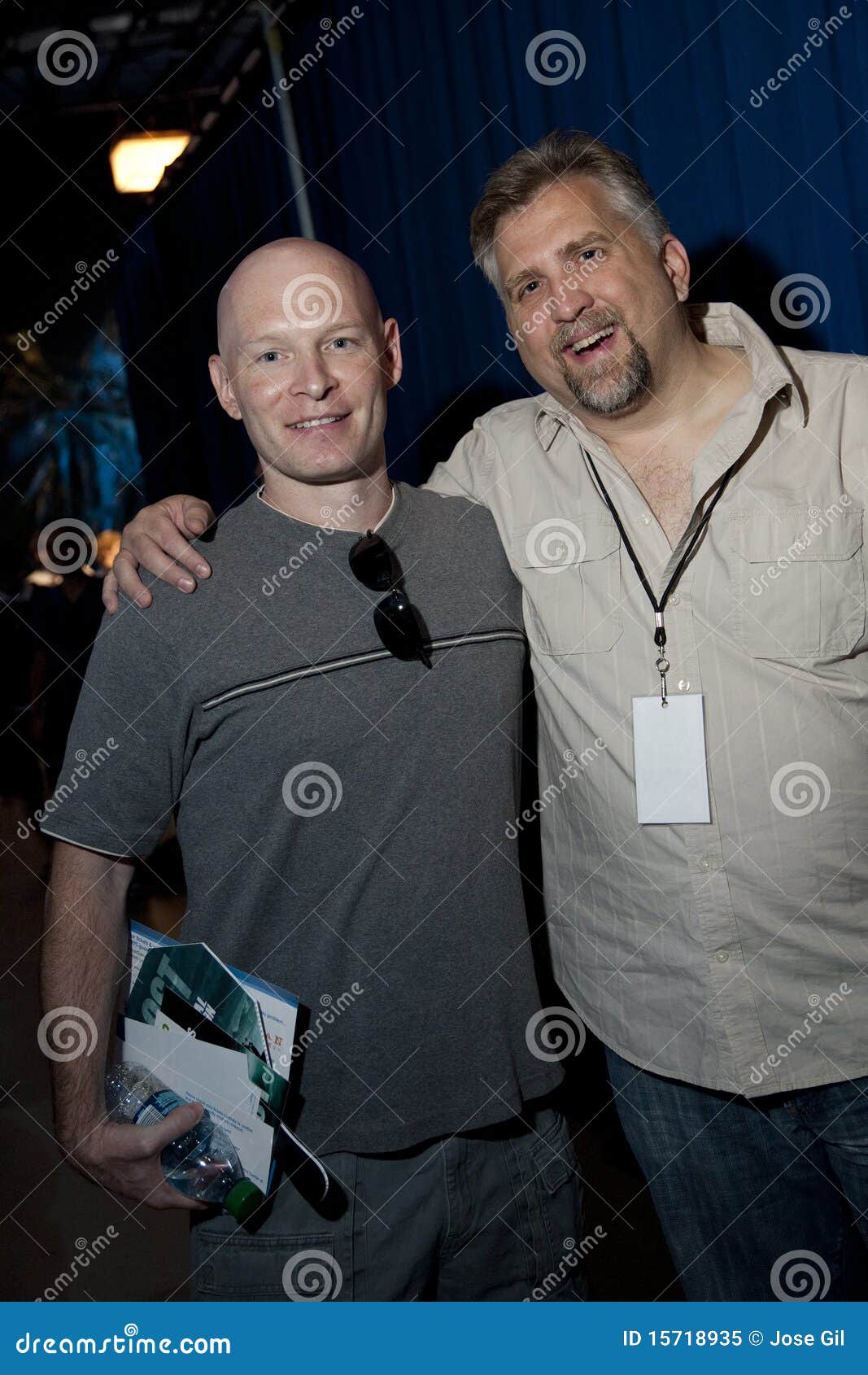 Lost Auction Fan with Daniel Roebuck Editorial Image - Image of snap ...