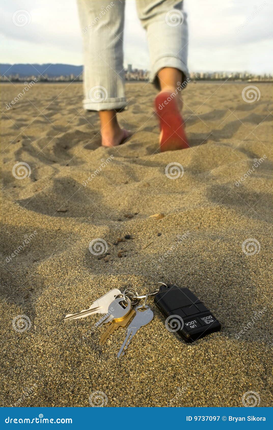 Lost keys at the beach stock image. Image of beige, flip - 9737097