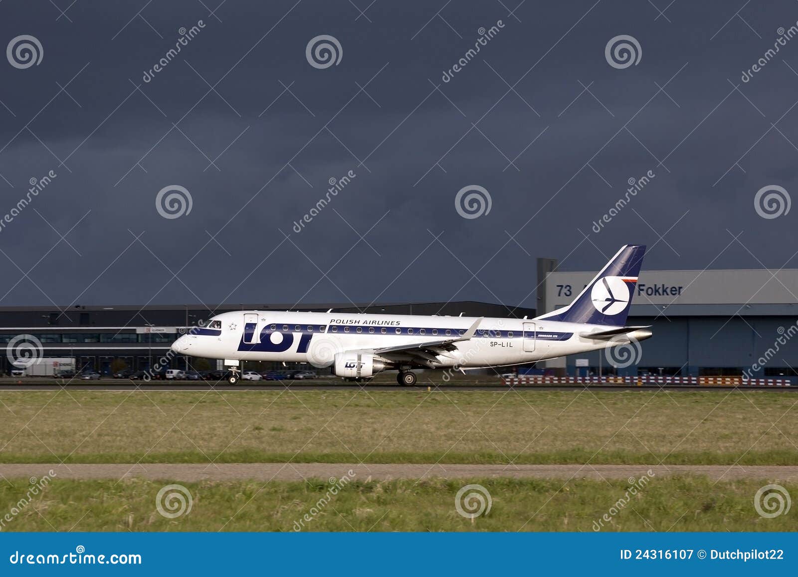 LOT embraer 175 landing editorial photography. Image of landing - 24316107