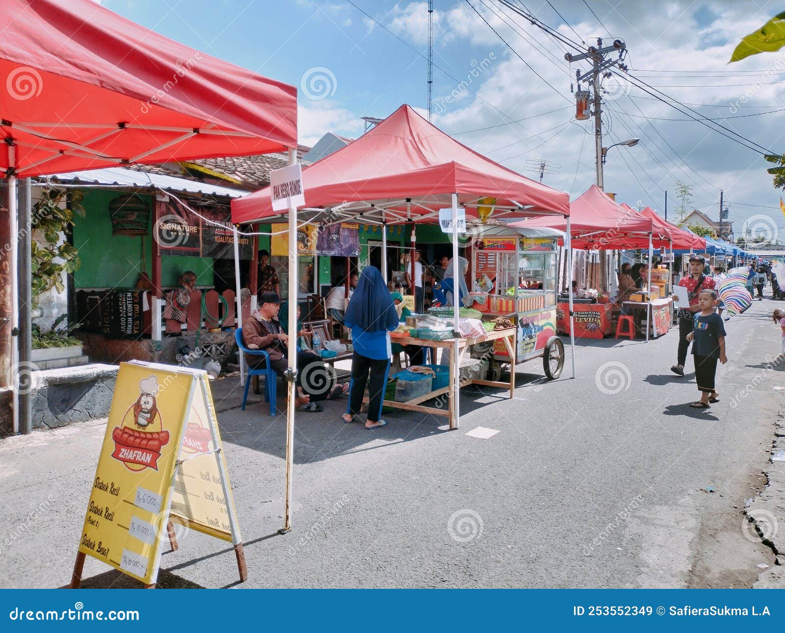 The lot of food stands editorial stock image. Image of festival - 253552349