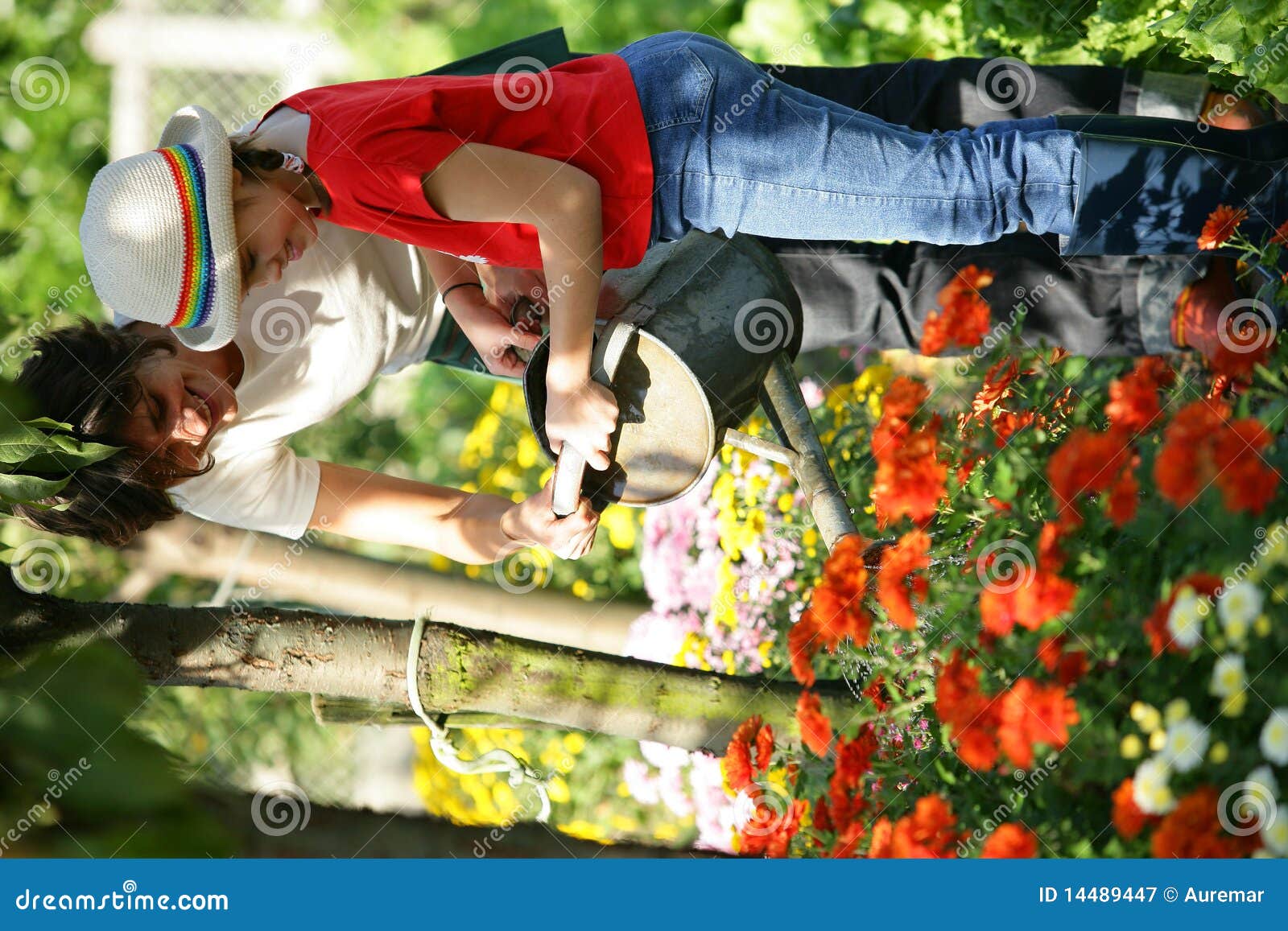 Lother Et Centrales D'arrosage De Descendant Image stock - Image du été ...