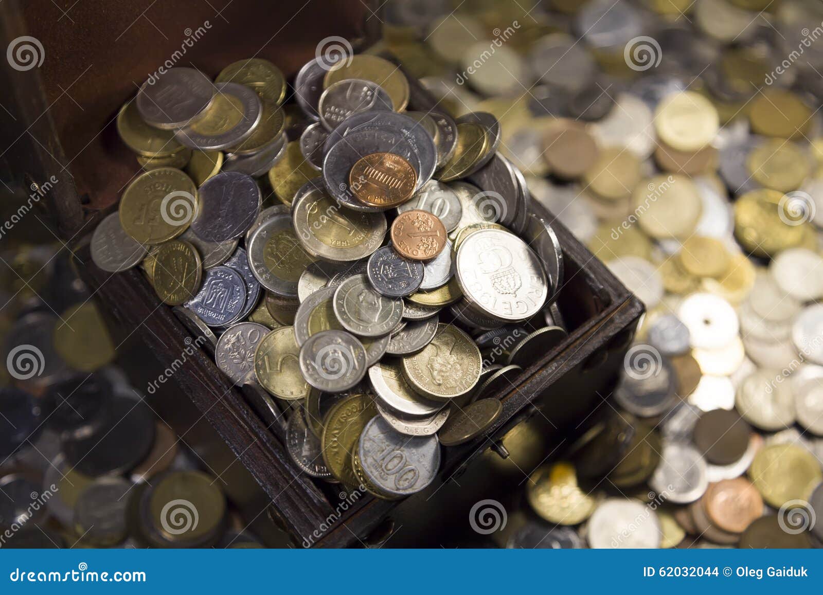 Lots of Coins, Pot of Money Stock Photo - Image of jewelry, ducat: 62032044