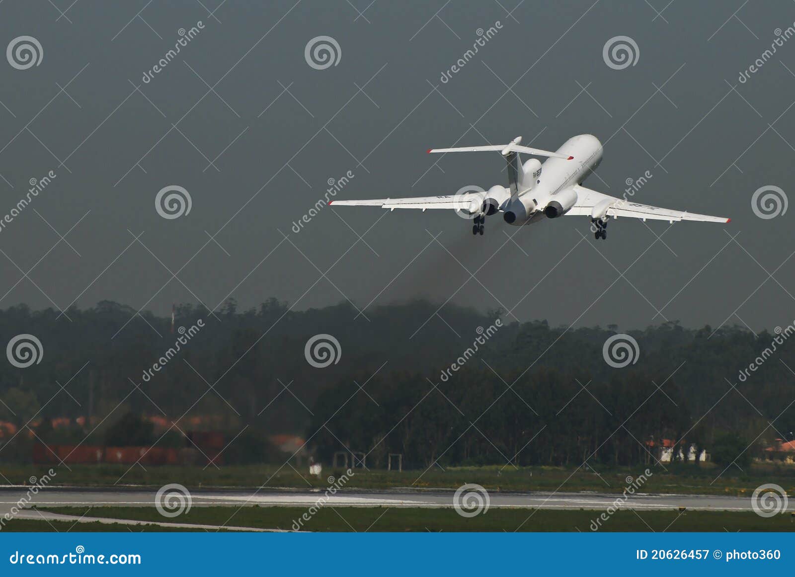 Loud and Smoky Tupolev editorial photography. Image of flight - 20626457