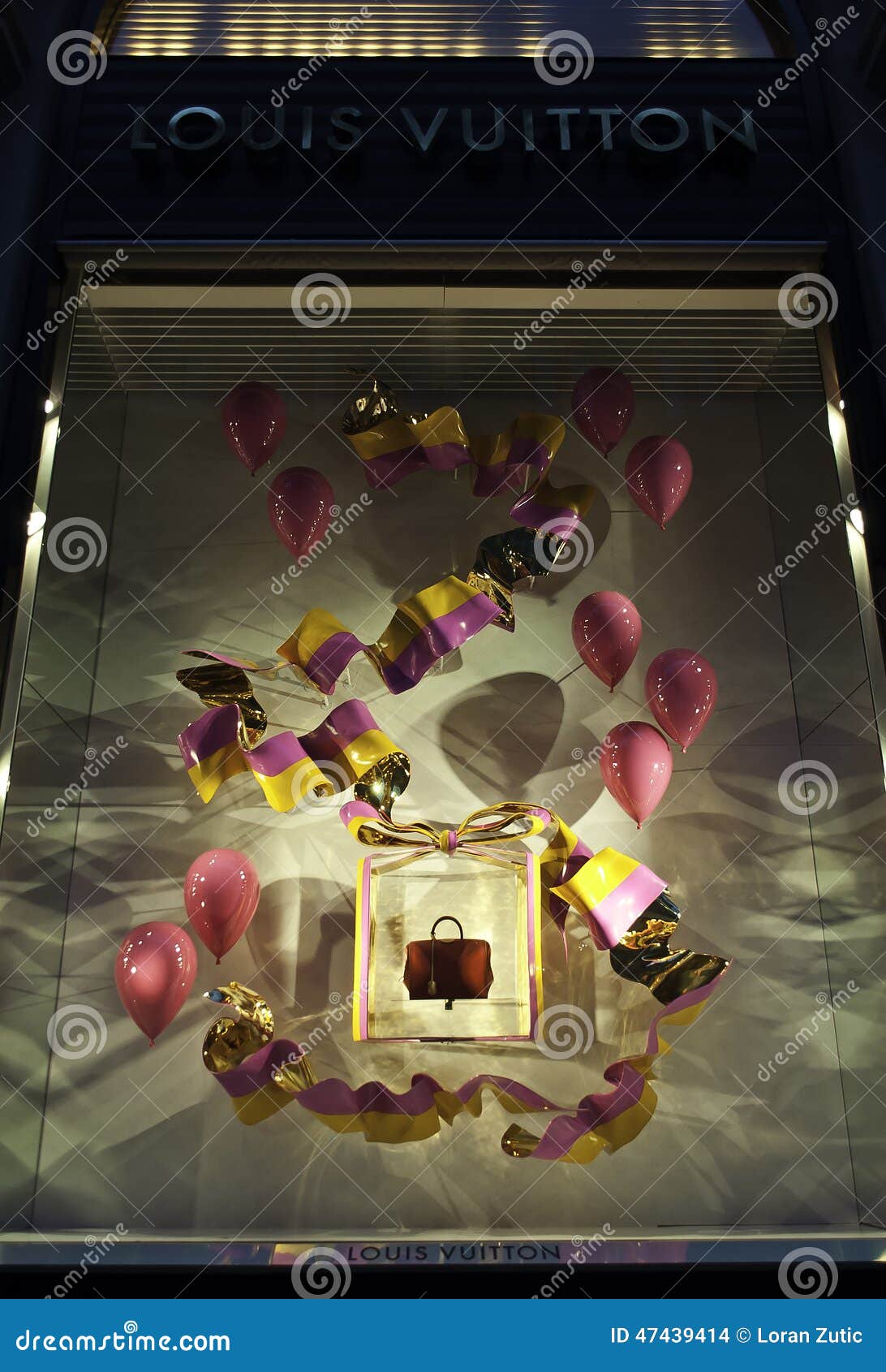 Louis Vuitton Window imagen de archivo editorial. Imagen de desgaste ...