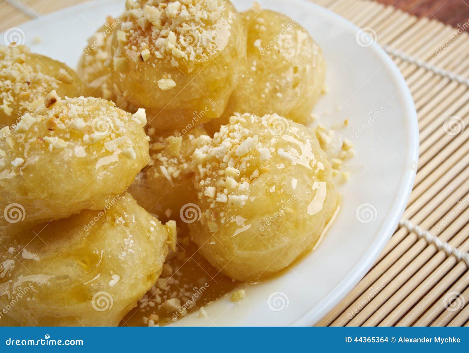 Loukoumades foto de stock. Imagem de frite, prato, esferas - 44365364