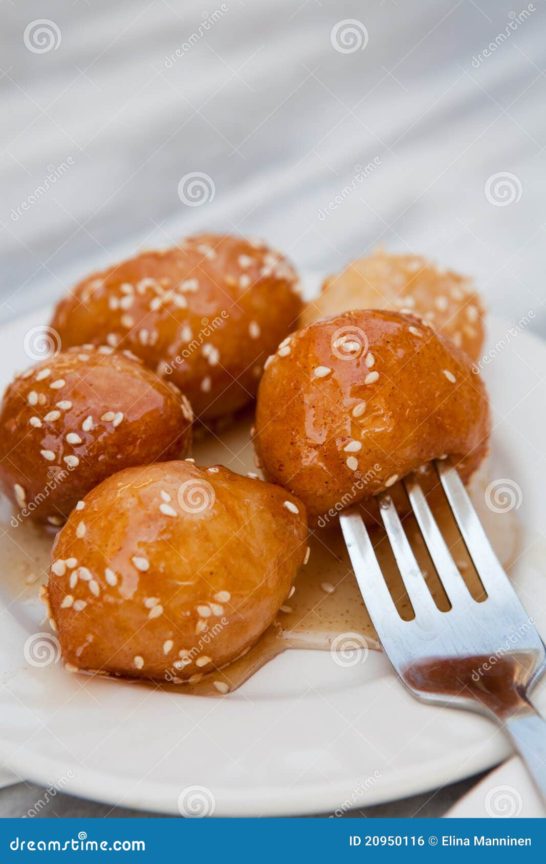 Loukoumades, Un Dessert Grec Photo stock - Image du pâtisserie, graine ...