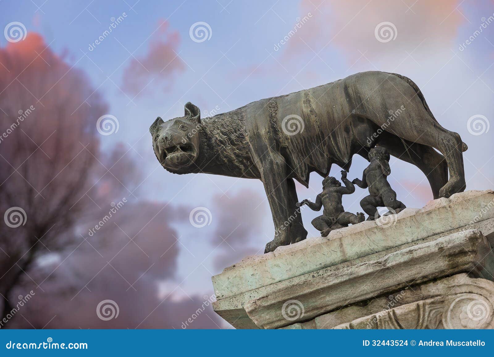 -loup Rome photo stock. Image du romulus, mythe, sculpture - 32443524