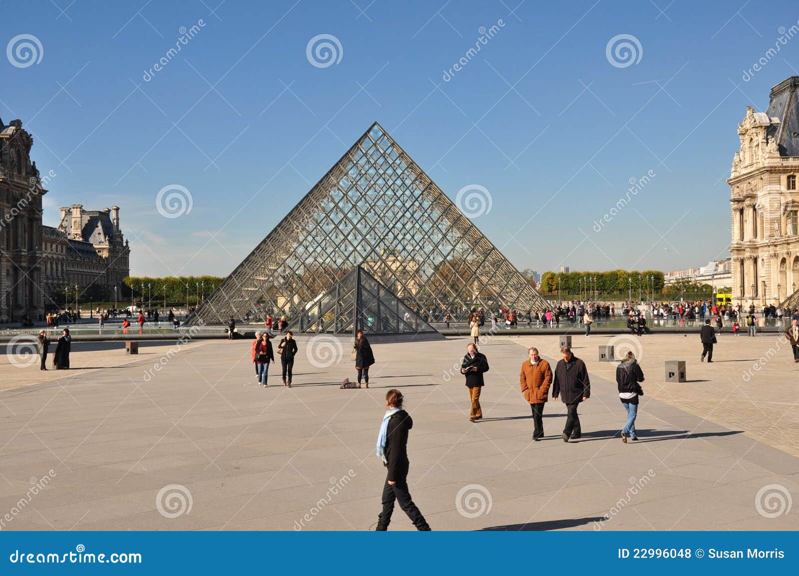 The Louvre editorial stock photo. Image of tourists, landmark - 22996048