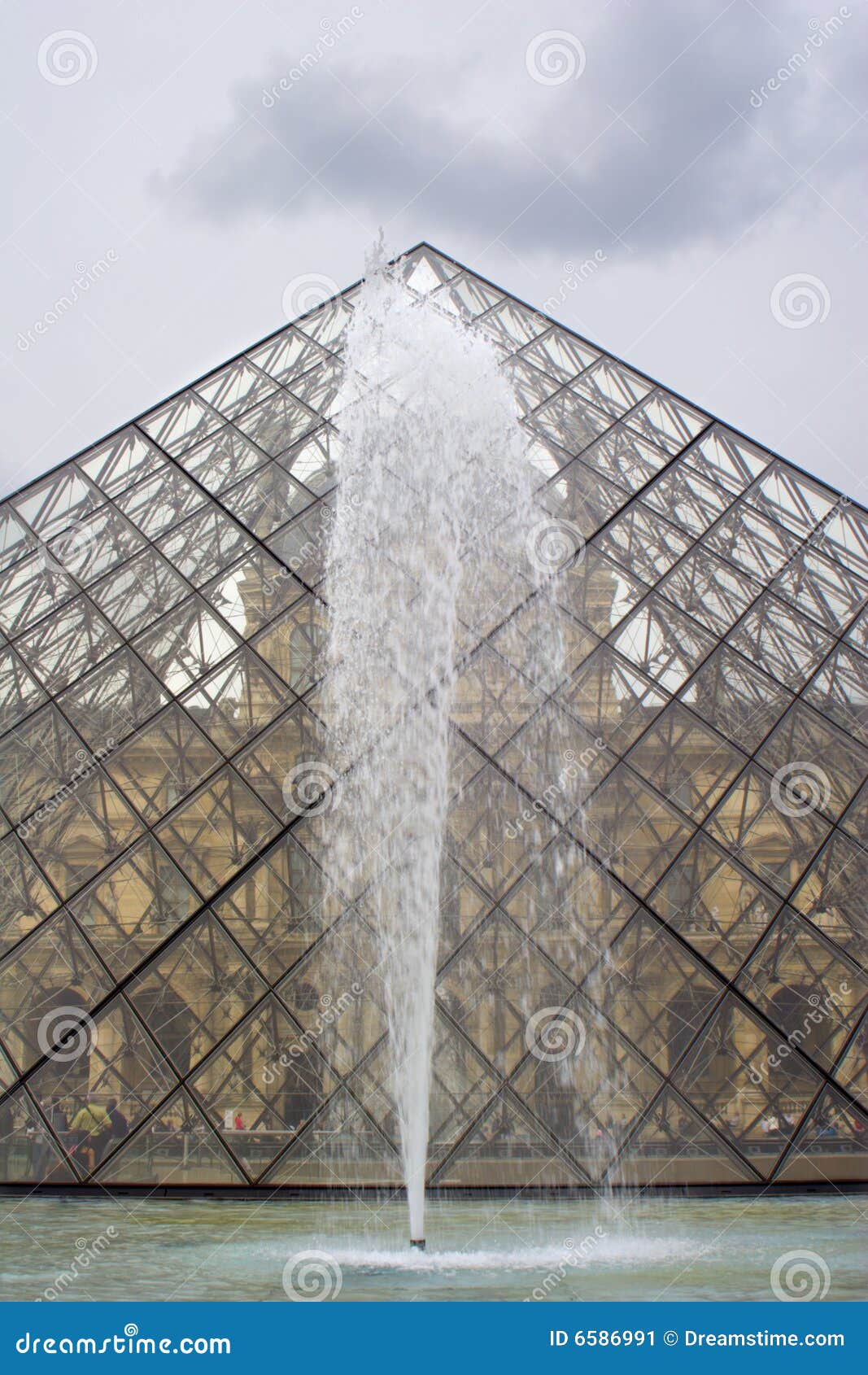 Louvre editorial photo. Image of paris, color, destination - 6586991