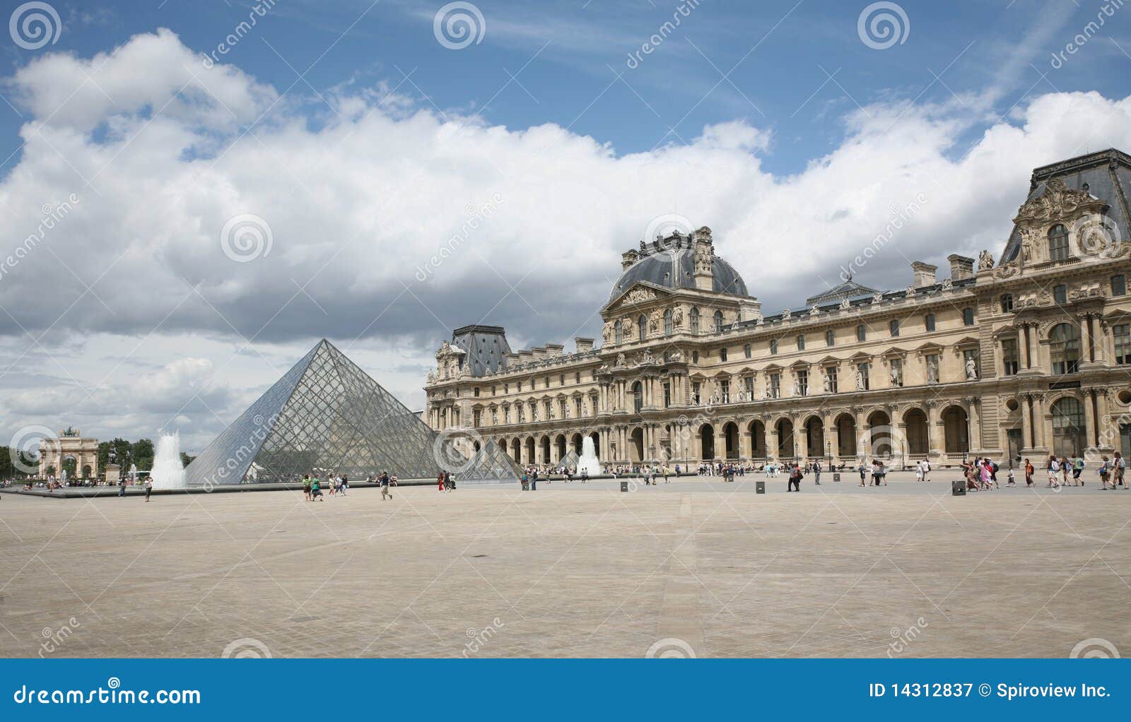 Louvre Courtyard editorial photography. Image of plaza - 14312837