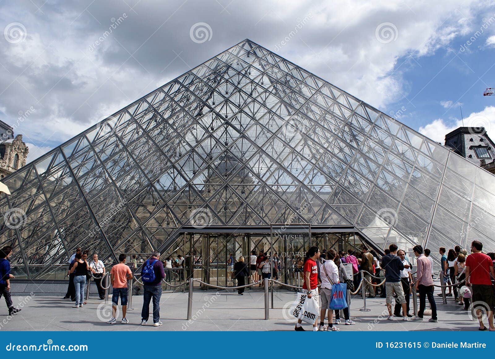 Louvre Details 3 editorial image. Image of musee, architecture - 16231615