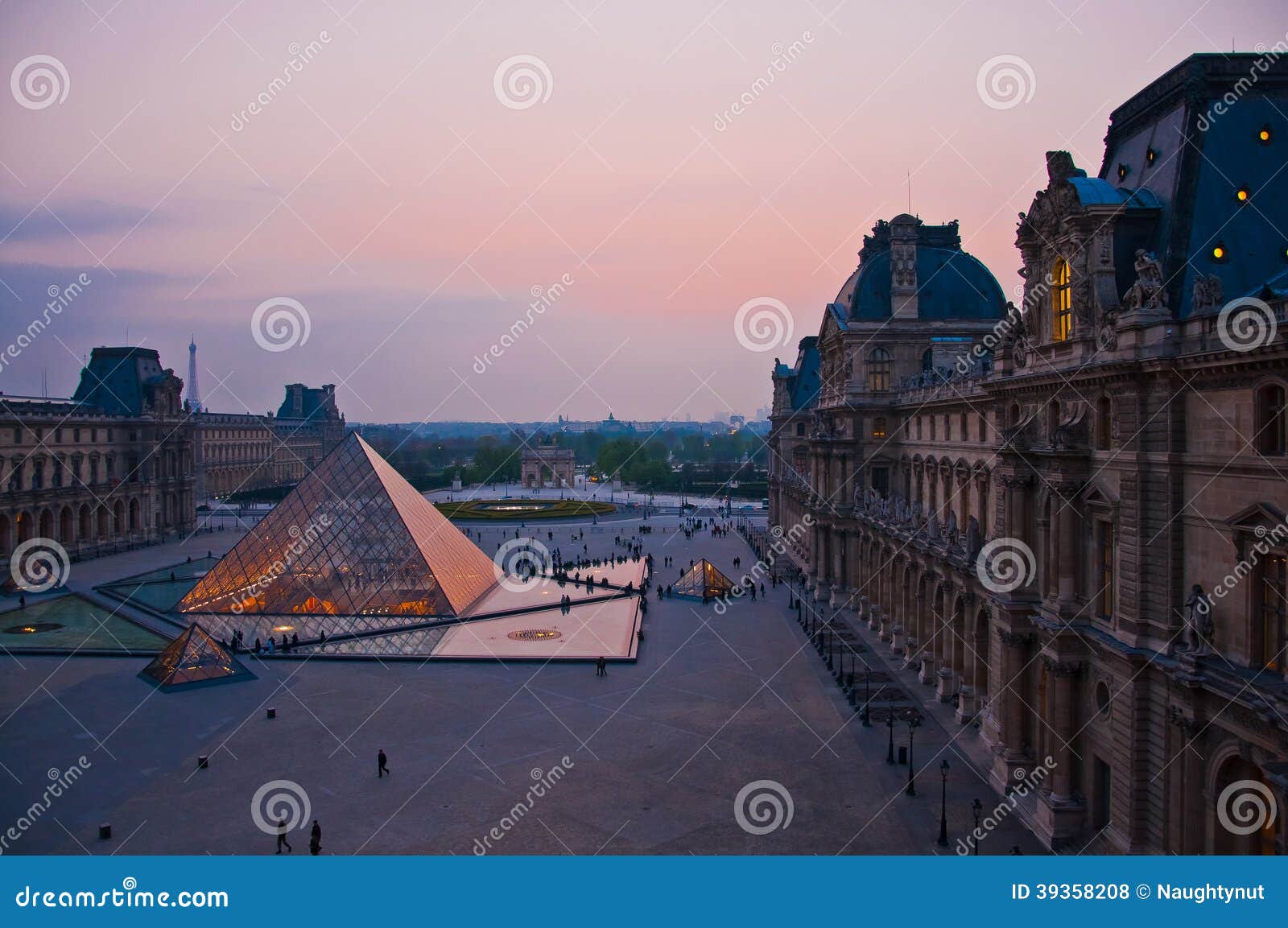 Louvre at dusk editorial stock photo. Image of castle - 39358208